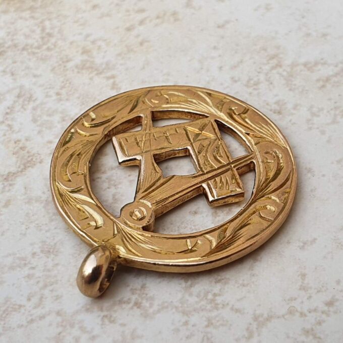 Square and Compass Masonic Pendant Fob in 9ct Gold - Gems Afire ...