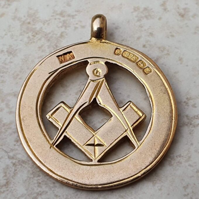 Square and Compass Masonic Pendant Fob in 9ct Gold - Gems Afire ...