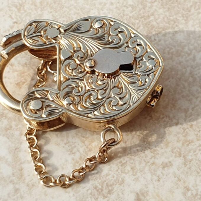 Ornate Heavy Padlock with Key in 9ct Gold - Gems Afire - Vintage ...