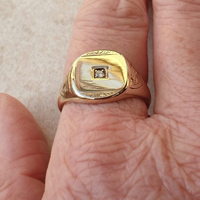 Heavy Diamond Set Signet Ring in 9ct Gold, a UK S or a US 9 1/4. - Gems ...