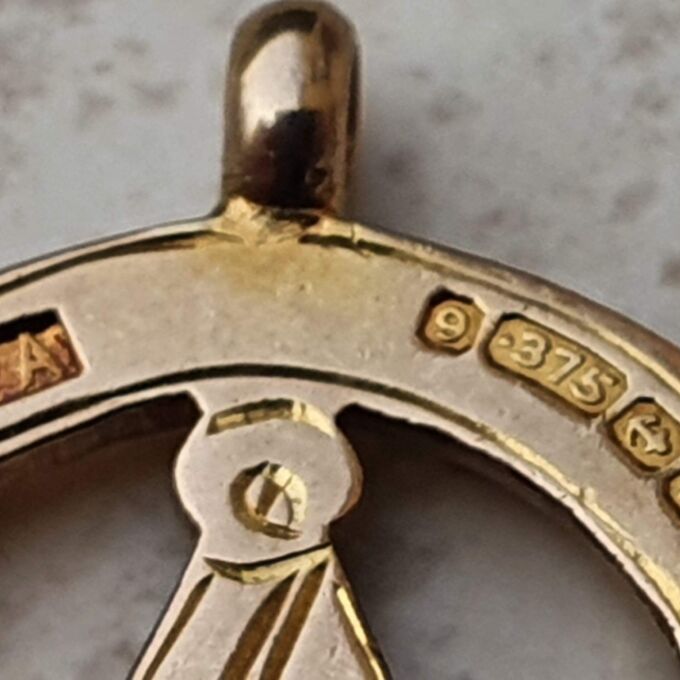Square and Compass Masonic Pendant Fob in 9ct Gold - Gems Afire ...