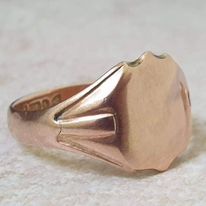 Antique Shield Ring in 9ct Gold. - Gems Afire - Vintage Jewellery UK