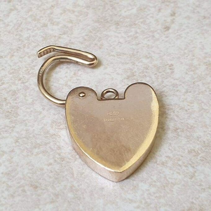 Large Engraved Padlock in 9ct Gold - Gems Afire - Vintage Jewellery UK
