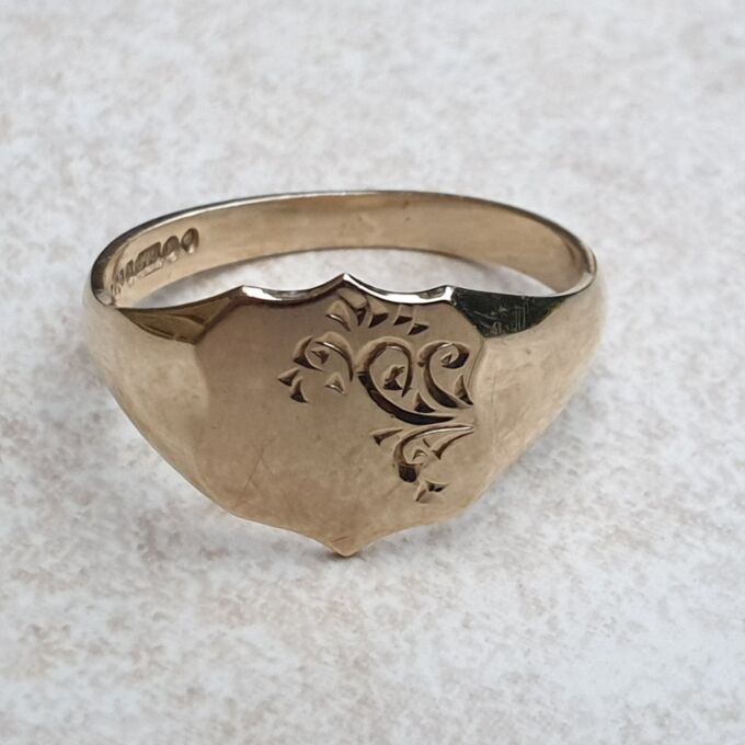 Engraved Shield Signet Ring in 9ct Gold, a UK W or a US 11 1/4 - Gems ...