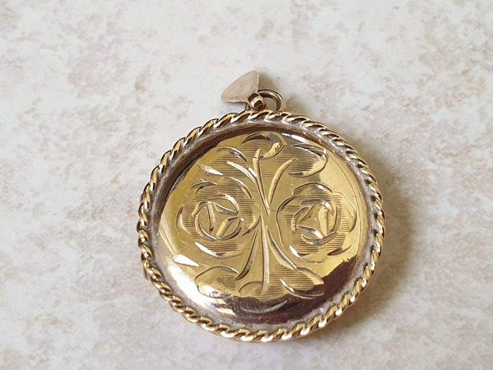 Unusual Circular Locket in 9ct Gold - Gems Afire - Vintage Jewellery UK