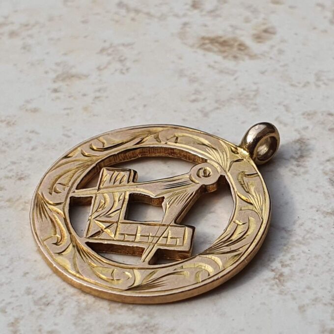 Square and Compass Masonic Pendant Fob in 9ct Gold - Gems Afire ...