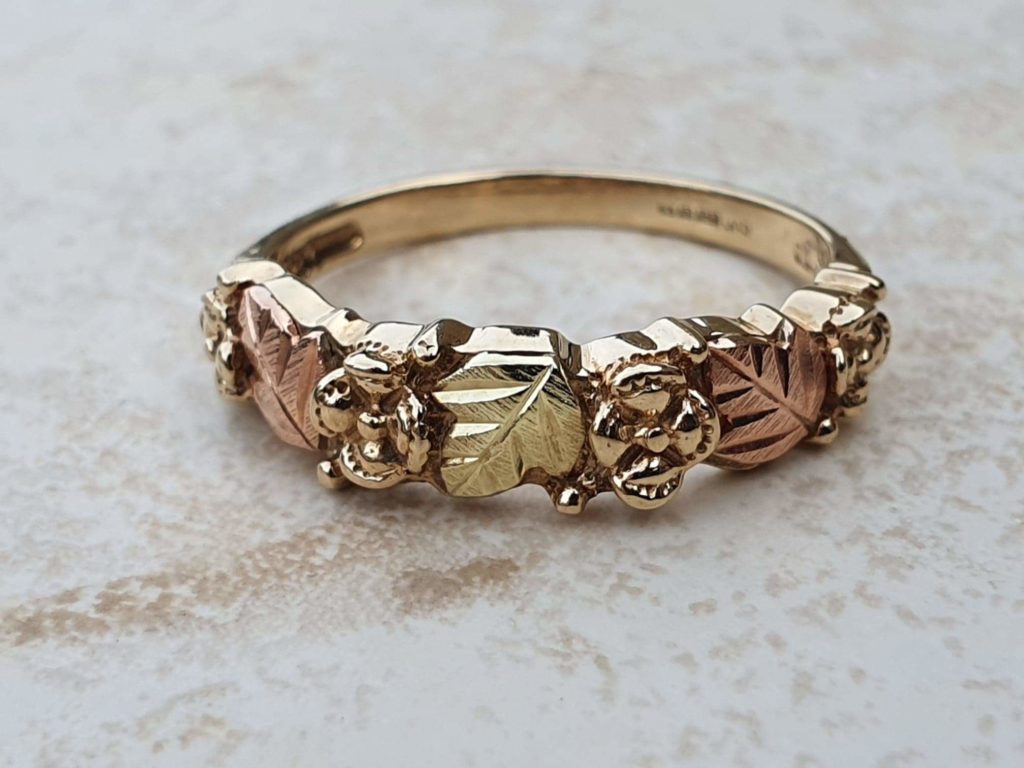 Flower and Leaf Design Ring in 9ct yellow & rose gold, a UK O or a US 7 ...