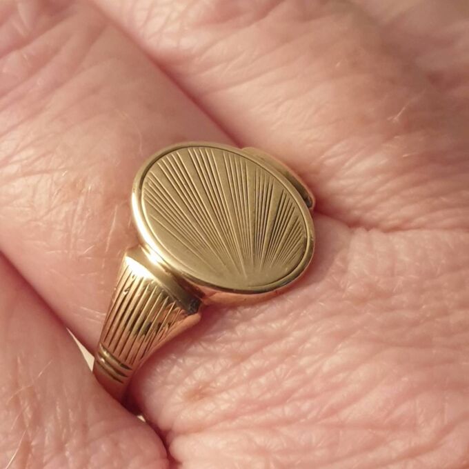 Sunray Signet Ring in 9ct Gold, a UK S 1/2 or a US 9 3/4 - Gems Afire ...