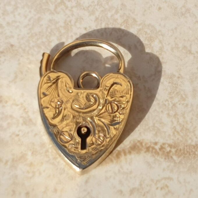 Engraved Heart Padlock in 9ct Gold - Gems Afire - Vintage Jewellery UK