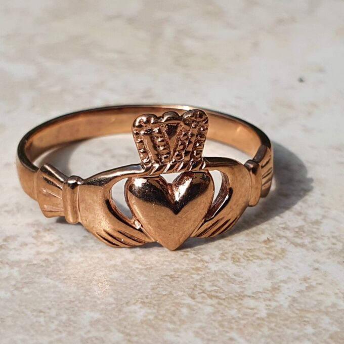 Simple Claddagh Ring in 9ct Rose Gold, a UK L 1/2 or a US 6 1/4 - Gems ...