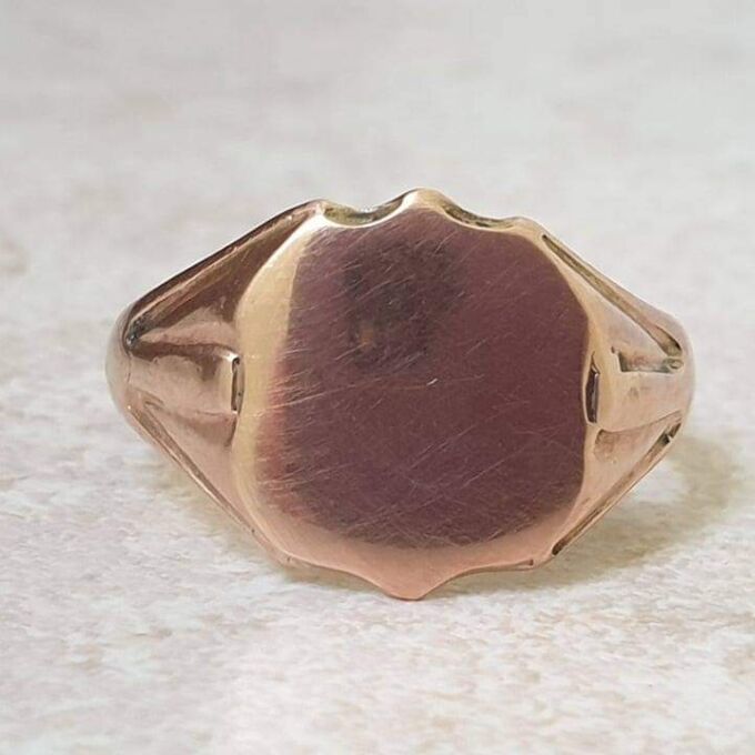 Antique Shield Ring in 9ct Gold. - Gems Afire - Vintage Jewellery UK