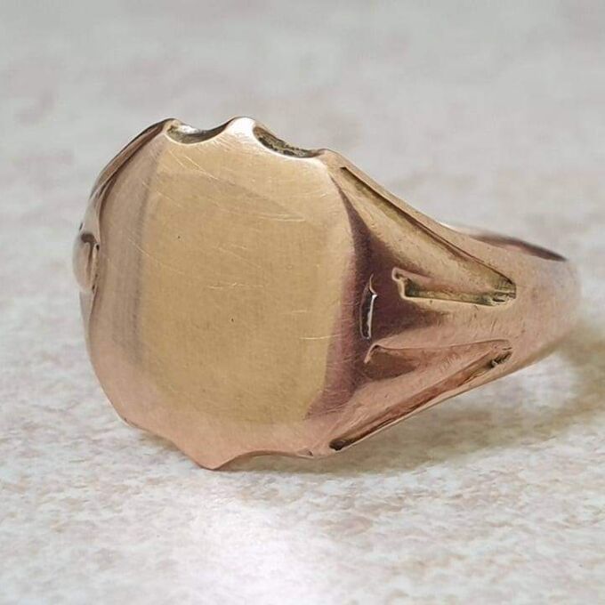 Antique Shield Ring in 9ct Gold. - Gems Afire - Vintage Jewellery UK