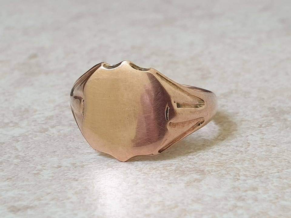 Antique Shield Ring in 9ct Gold. - Gems Afire - Vintage Jewellery UK