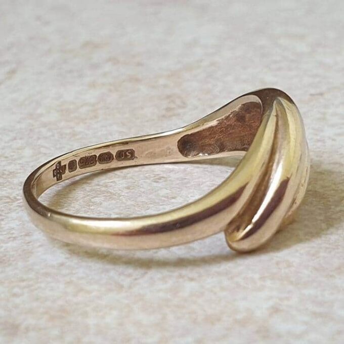 Wave Design Ring in 9ct Gold. - Gems Afire - Preloved Vintage Fine ...