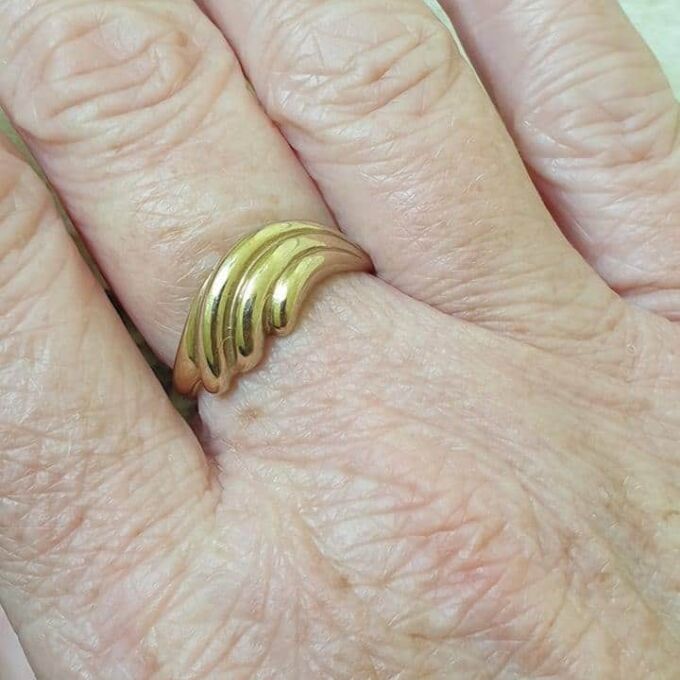 Wave Design Ring in 9ct Gold. - Gems Afire - Vintage Jewellery UK