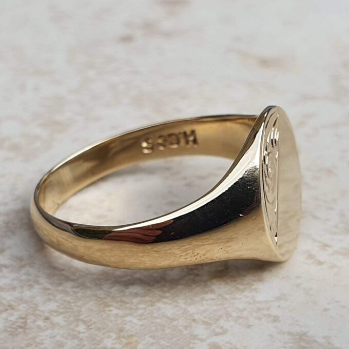 Oval Part Engraved Signet Ring in 9ct gold, a UK K 1/2 or a US 5 3/4 ...