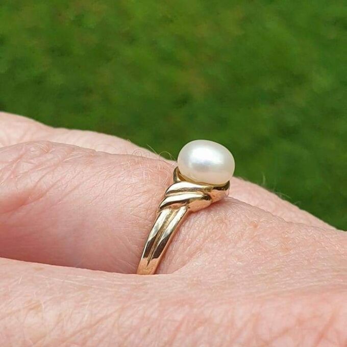 Pearl Solitaire Ring in 9ct Gold. - Gems Afire - Vintage Jewellery UK