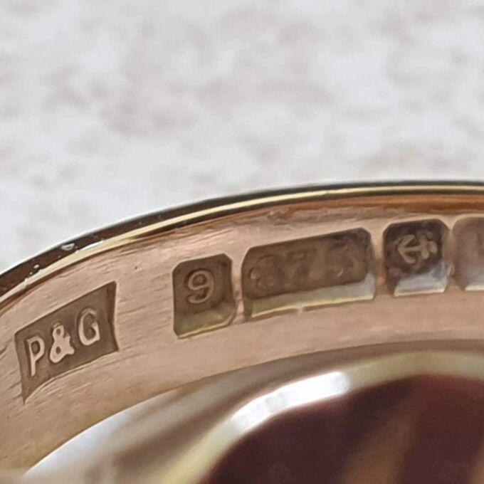 Oval Sunray Signet Ring in 9ct gold, a UK O or a US 7 1/4 - Gems Afire ...