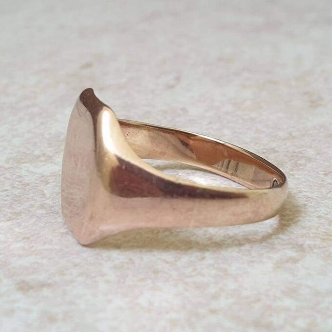 Simple Signet Ring in 9ct Gold. - Gems Afire - Vintage Jewellery UK