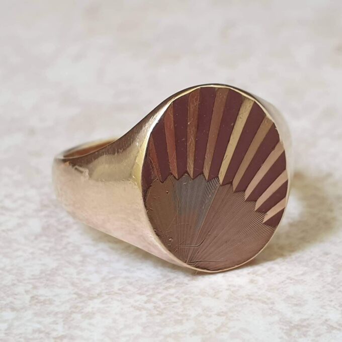 Oval Sunray Signet Ring in 9ct gold, a UK O or a US 7 1/4 - Gems Afire ...