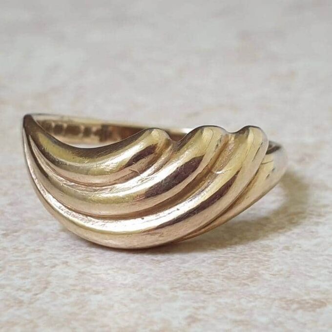 Wave Design Ring in 9ct Gold. - Gems Afire - Vintage Jewellery UK