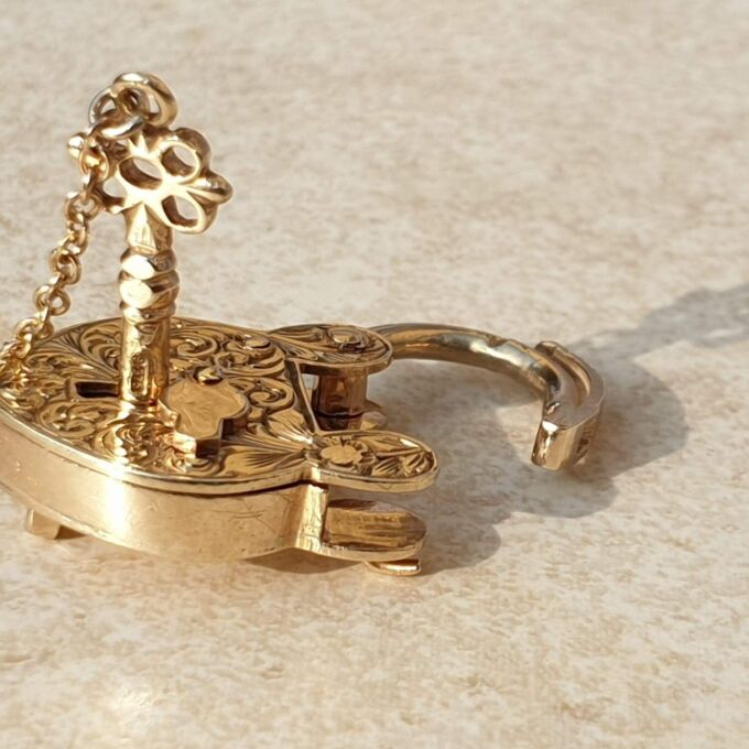 Ornate Heavy Padlock with Key in 9ct Gold - Gems Afire - Vintage ...