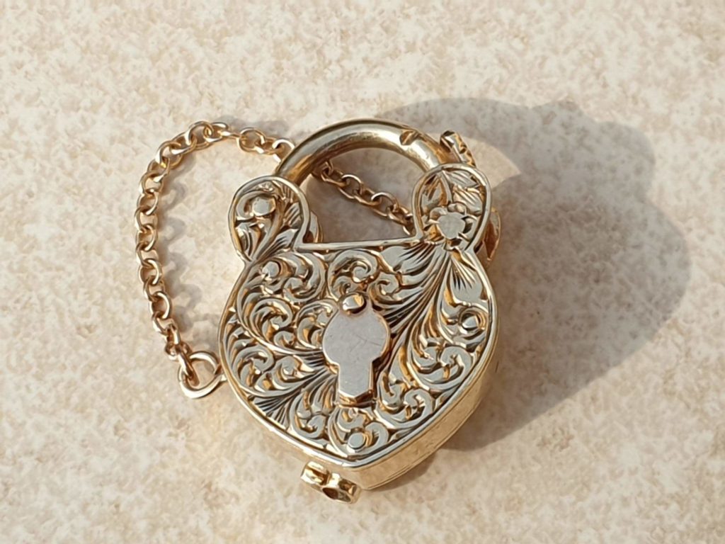 Ornate Heavy Padlock with Key in 9ct Gold - Gems Afire - Vintage ...