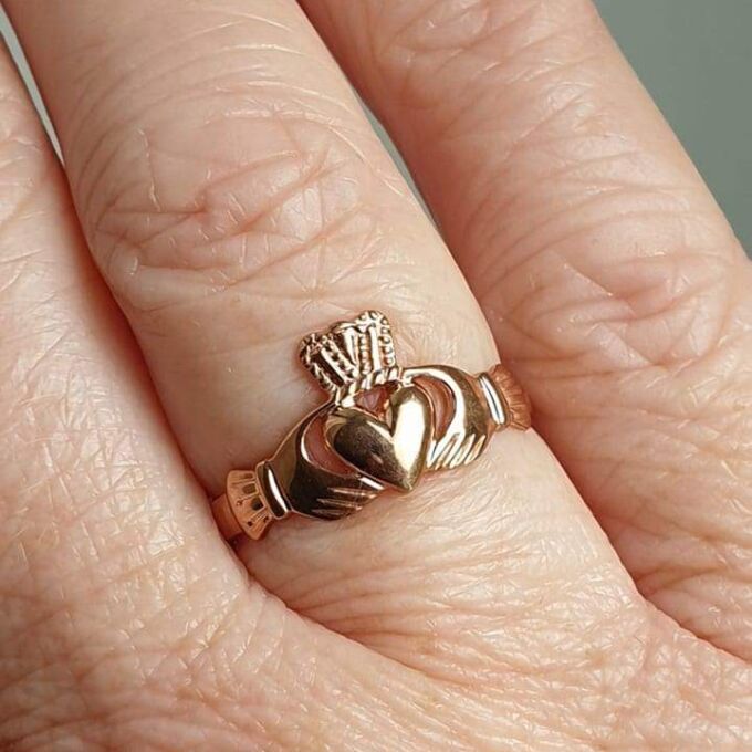 Simple Claddagh Ring in 9ct Rose Gold, a UK L 1/2 or a US 6 1/4 - Gems ...