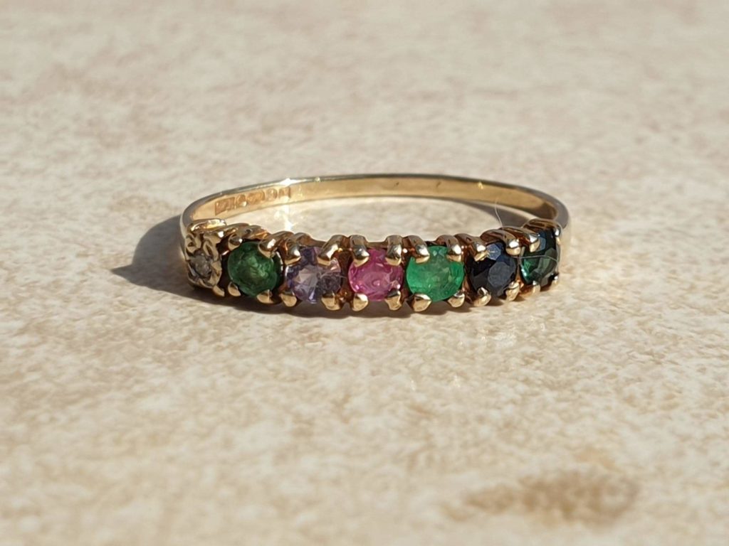 Dainty DEAREST Acrostic Stacking Ring in 9ct gold, a UK K 1/2 or a US 6 ...