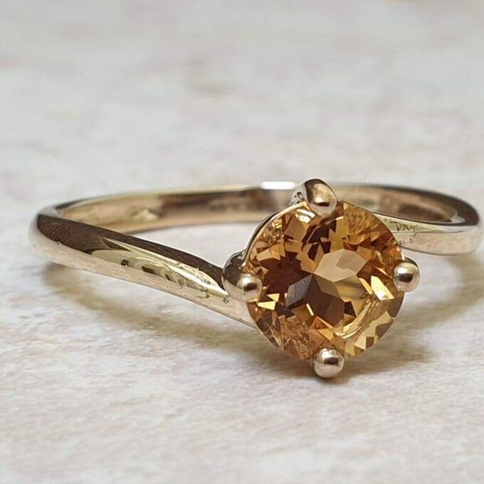 Citrine Solitaire Ring in 9ct Gold. - Gems Afire - Vintage Jewellery UK