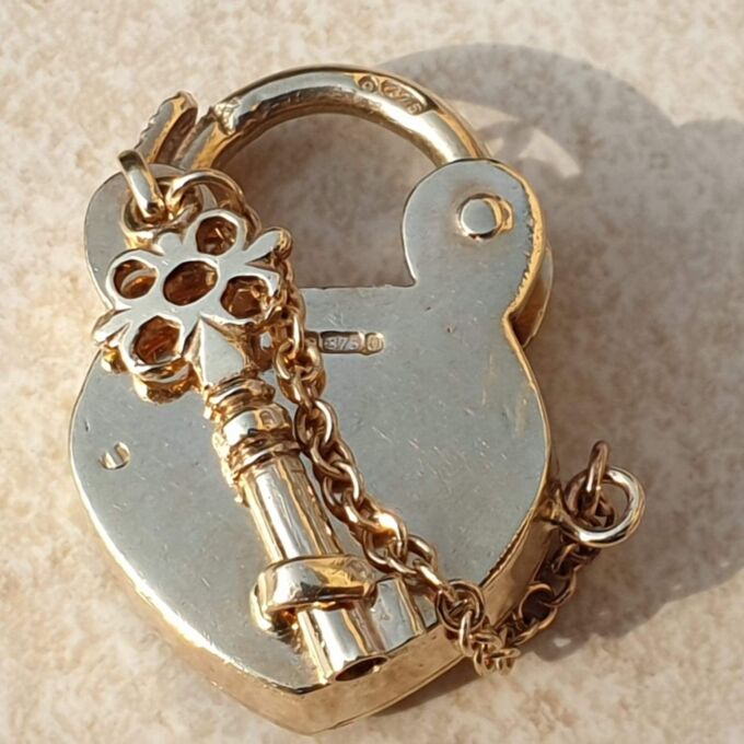 Ornate Heavy Padlock with Key in 9ct Gold - Gems Afire - Vintage ...