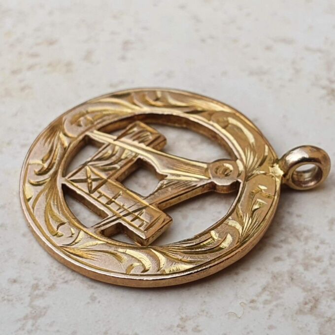 Square and Compass Masonic Pendant Fob in 9ct Gold - Gems Afire ...