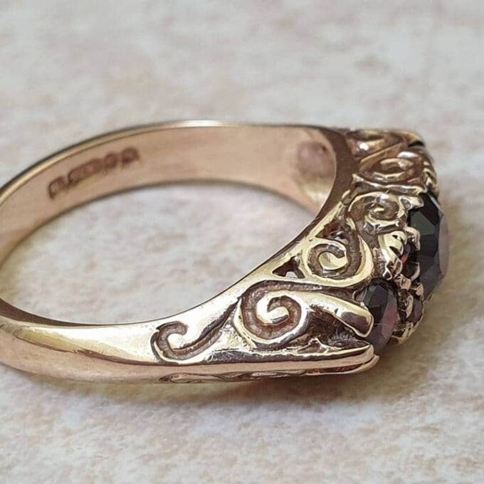 Garnet Gypsy Ring in 9ct Gold. - Gems Afire - Vintage Jewellery UK
