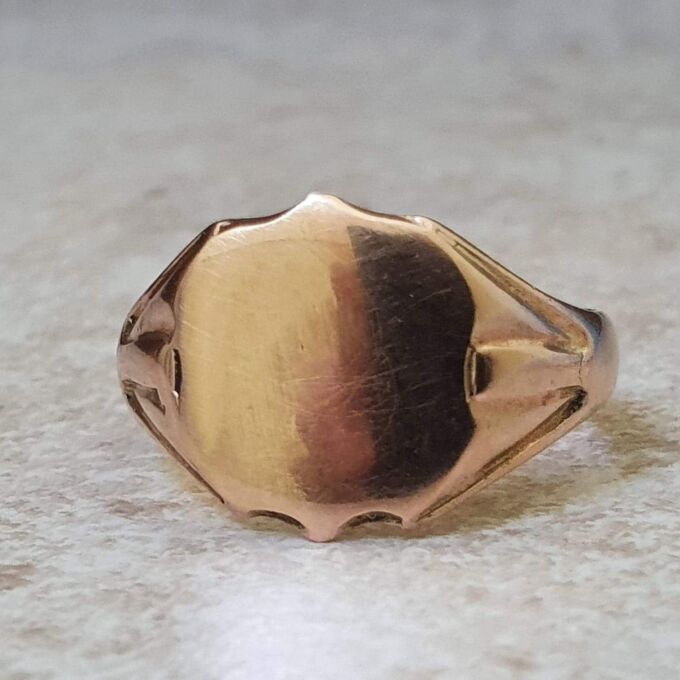 Antique Shield Ring in 9ct Gold. - Gems Afire - Vintage Jewellery UK