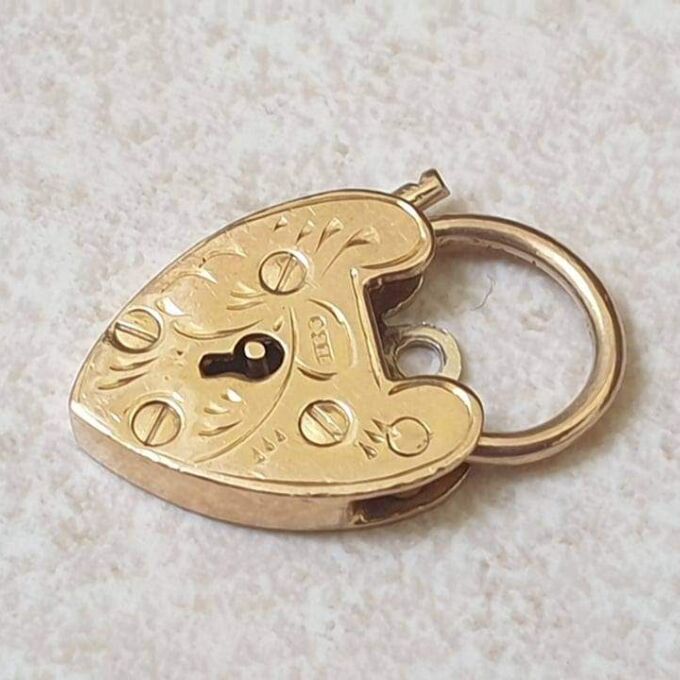 Engraved Front working Padlock in 9ct Gold. - Gems Afire - Vintage ...