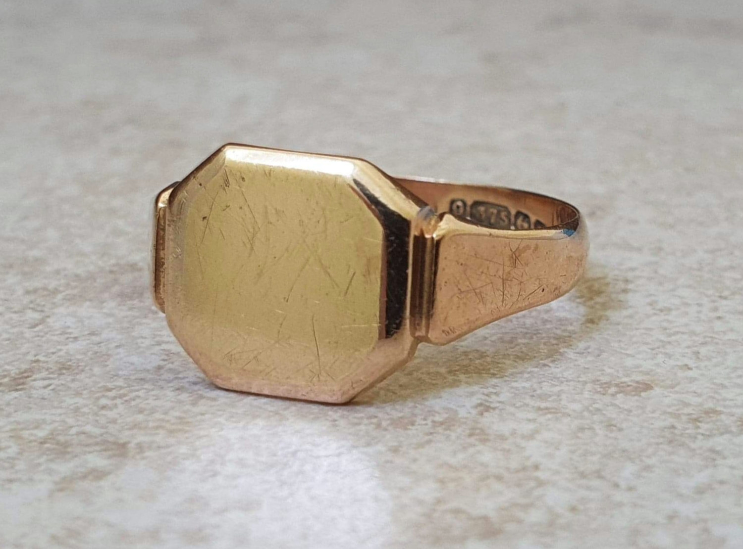 Plain Signet ring in 9ct Gold. - Gems Afire - Vintage Jewellery UK