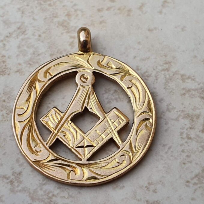 Square and Compass Masonic Pendant Fob in 9ct Gold - Gems Afire ...