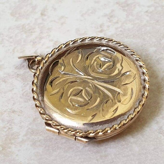 Unusual Circular Locket in 9ct Gold - Gems Afire - Vintage Jewellery UK