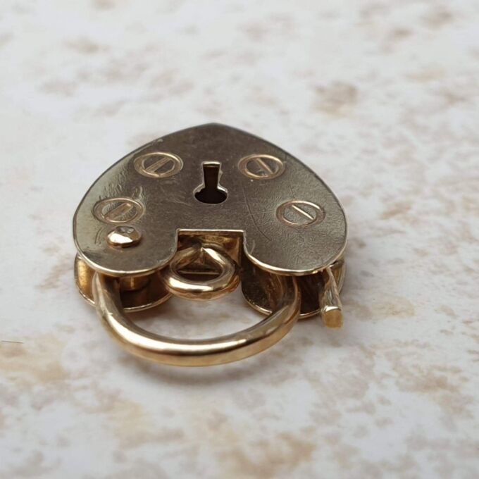 Simple Small Heart Padlock in 9ct Gold. - Gems Afire - Vintage Jewellery UK