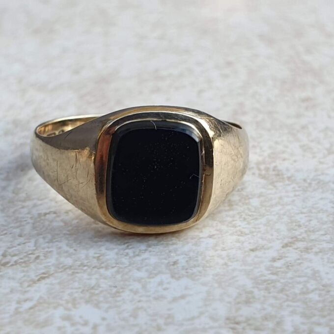 Squared Onyx Signet Ring in 9ct Gold, a UK J 1/2 or a US 5 1/4 - Gems ...