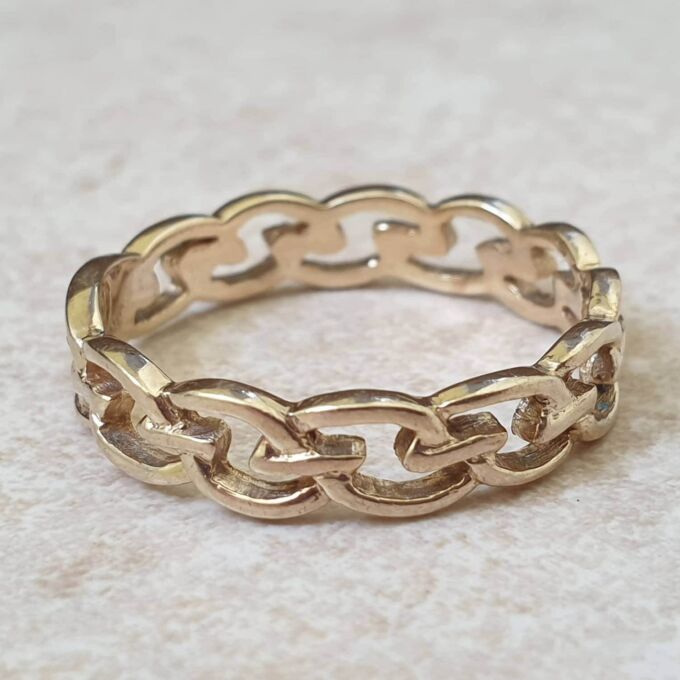 Chain Link Design Ring in 9ct Gold. - Gems Afire - Vintage Jewellery UK