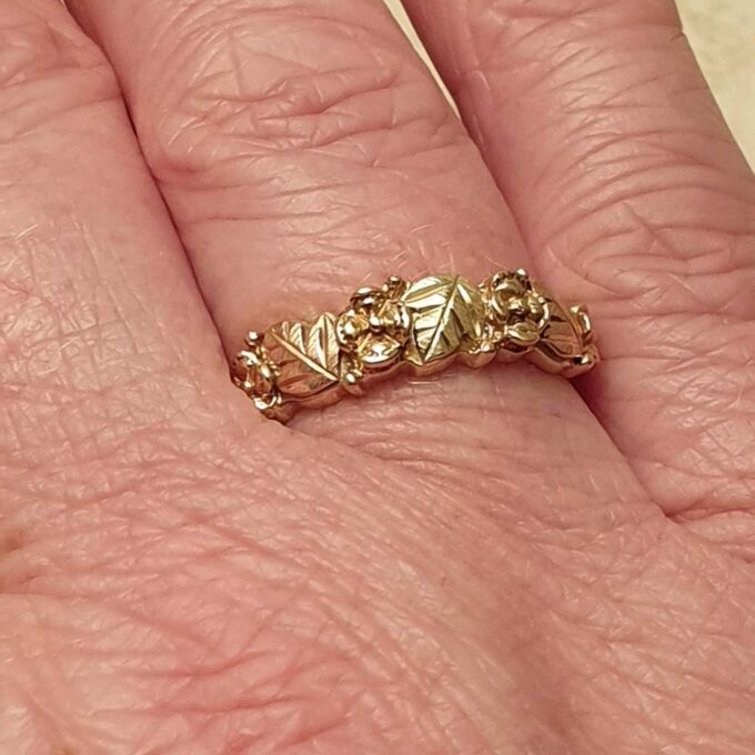 Flower and Leaf Design Ring in 9ct yellow & rose gold, a UK O or a US 7 ...