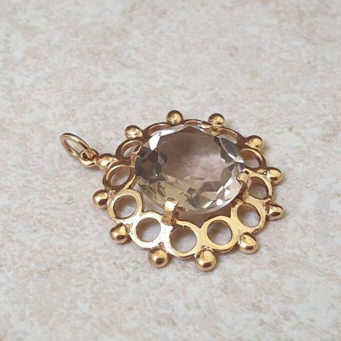 Pretty Quartz Pendant in 9ct Gold - Gems Afire - Vintage Jewellery UK