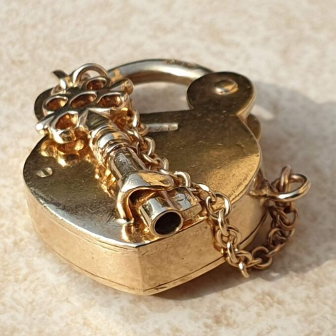 Ornate Heavy Padlock with Key in 9ct Gold - Gems Afire - Vintage ...