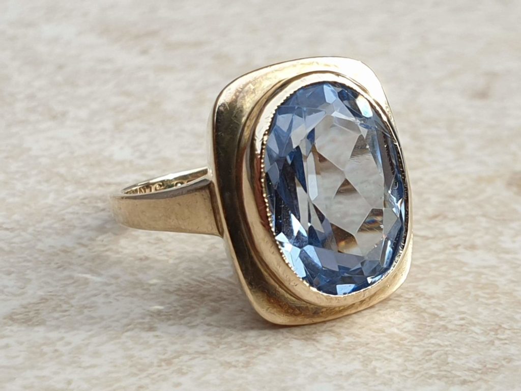 Synthetic Spinel Frame Ring in 9ct Gold, a UK K 1/2 or a US 5 3/4 ...