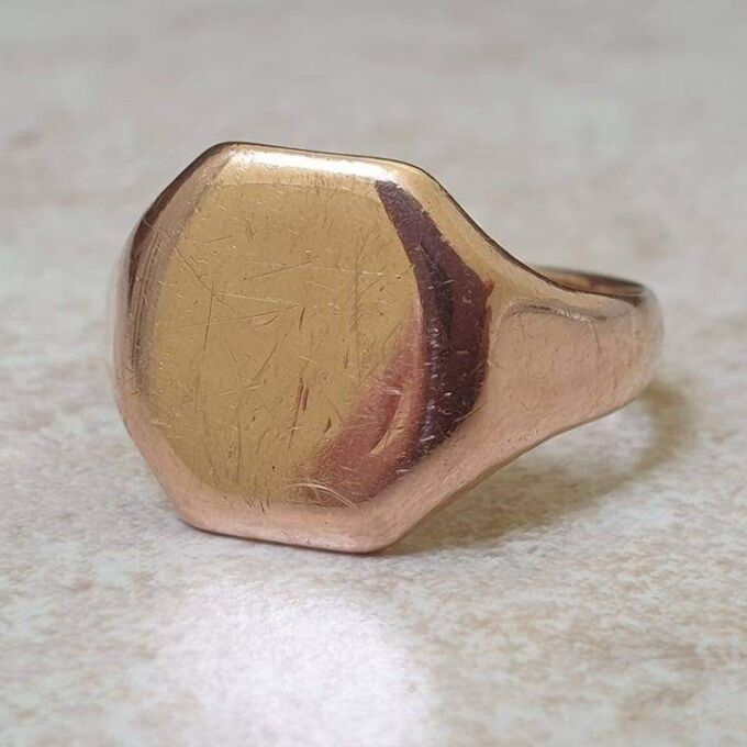 Simple Signet Ring in 9ct Gold. - Gems Afire - Vintage Jewellery UK