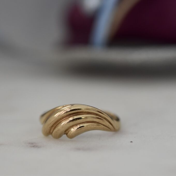 Wave Design Ring in 9ct Gold. - Gems Afire - Vintage Jewellery UK
