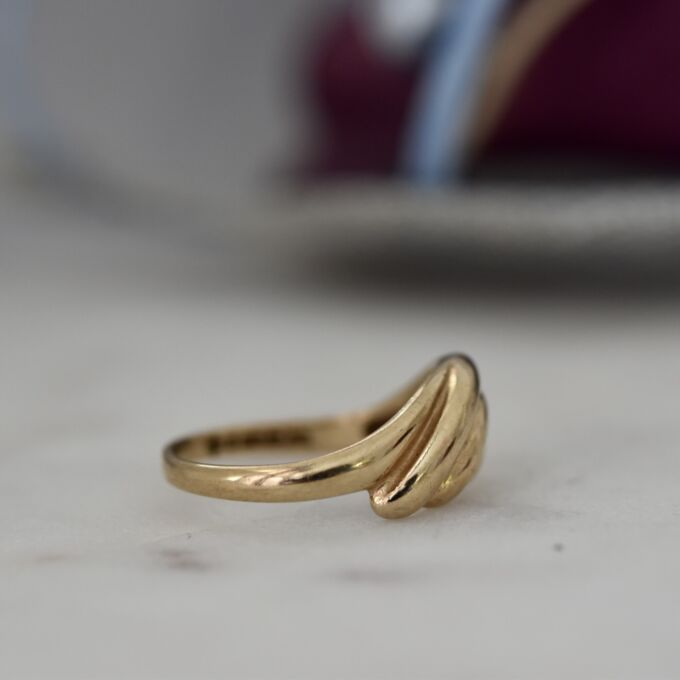 Wave Design Ring in 9ct Gold. - Gems Afire - Vintage Jewellery UK