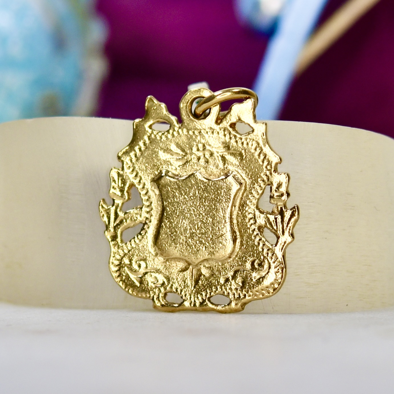 Ornate Shield Medallion in 9ct Gold. - Gems Afire - Vintage Jewellery UK