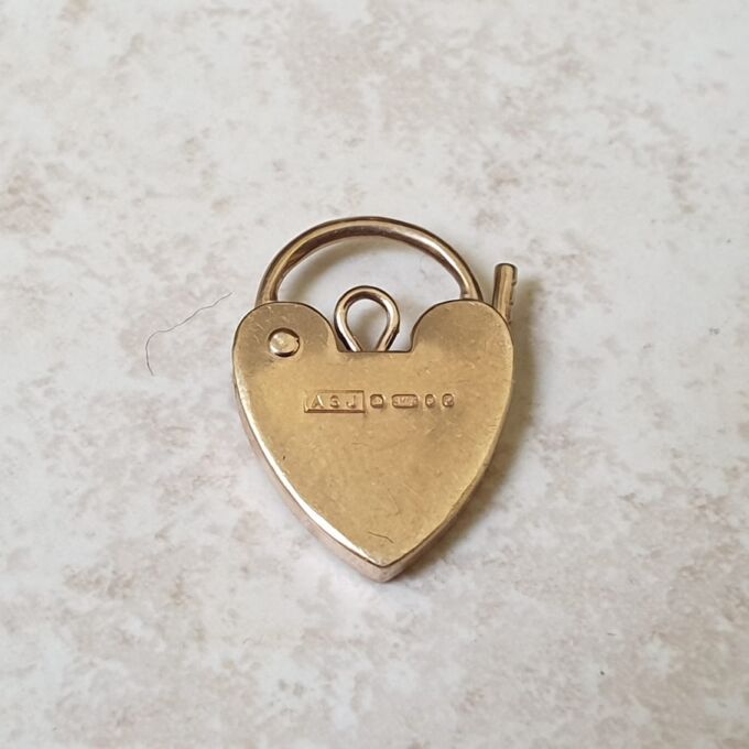 Small Heart Padlock in 9ct Gold - Gems Afire - Vintage Jewellery UK